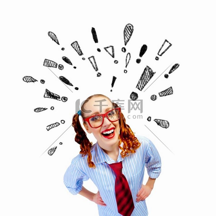 戴着红色眼镜的滑稽女孩高清摄影大图 千库网
