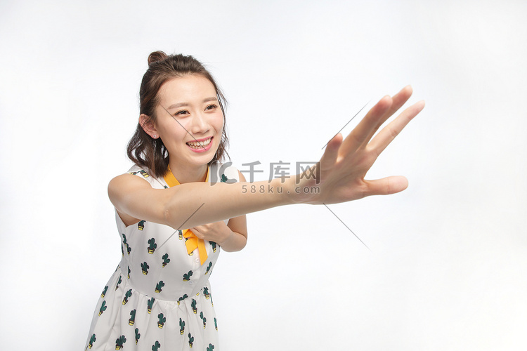 年轻女孩伸手抓高清摄影大图 千库网