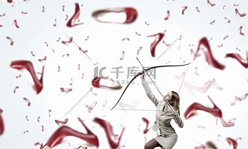 瞄准目标的女人年轻女商人瞄准射手投篮高清摄影大图 千库网