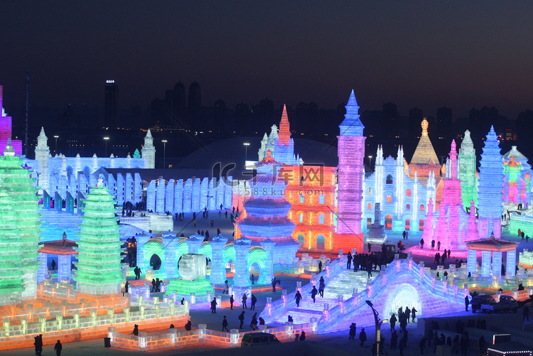 东北黑龙江省哈尔滨市第20届冰雪世界200日展出的照明冰雕夜景高清摄影大图 千库网