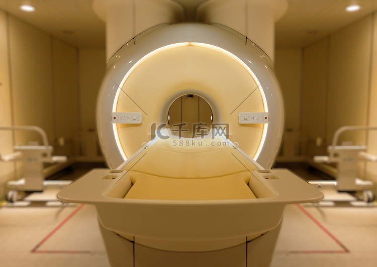 医院的 MRI 扫描仪或磁共振成像扫描仪高清摄影大图 千库网