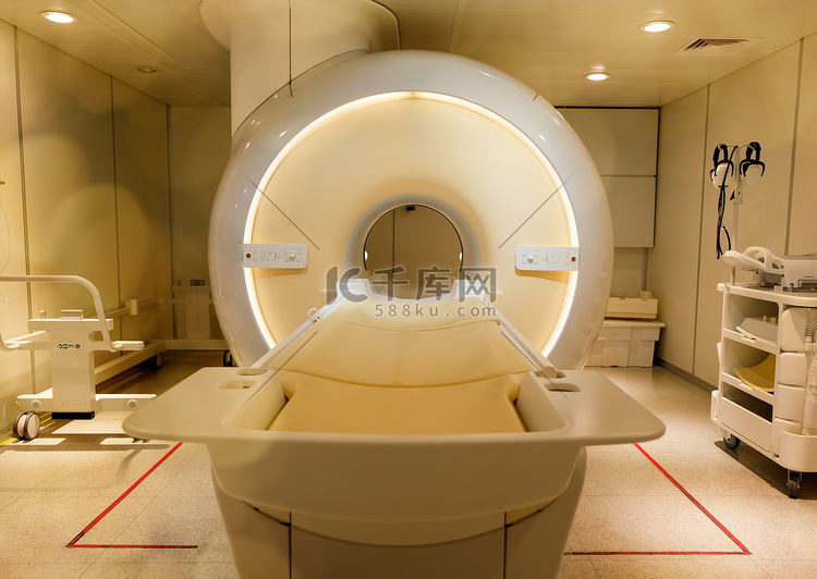 医院的 MRI 扫描仪或磁共振成像扫描仪高清摄影大图 千库网