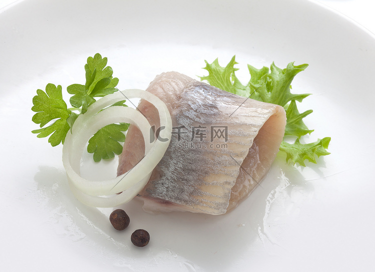 鲱鱼配欧芹洋葱和胡椒高清摄影大图 千库网