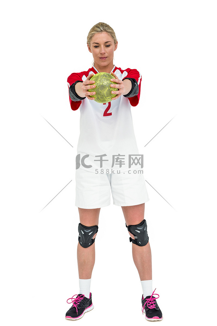 拿着球的女运动员高清摄影大图 千库网