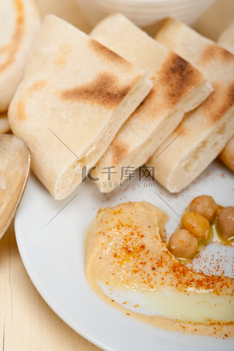 鹰嘴豆泥配皮塔面包高清摄影大图 千库网
