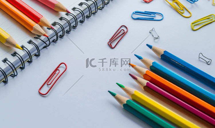 学习用品五彩木铅笔笔记本纸贴纸回形针高清摄影大图 千库网