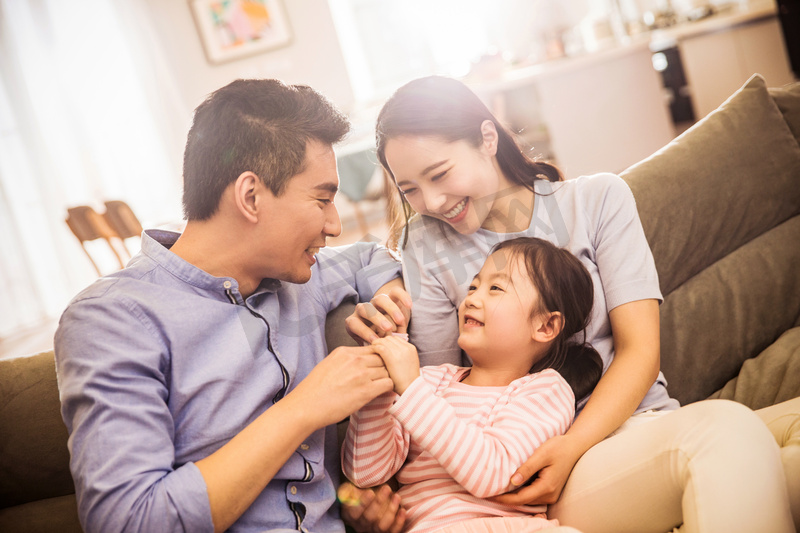 亲子一家三口摄影图片-亲子一家三口摄影作品-千库网