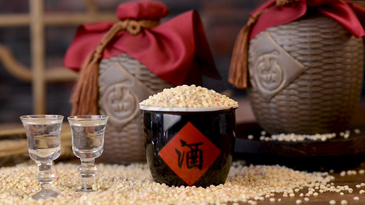 酿高粱酒摄影图片-酿高粱酒摄影作品-千库网