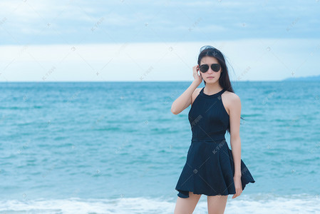 海边美女摄影图片-海边美女摄影作品-千库网
