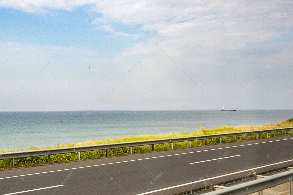 海边公路摄影图高清摄影大图-千库网