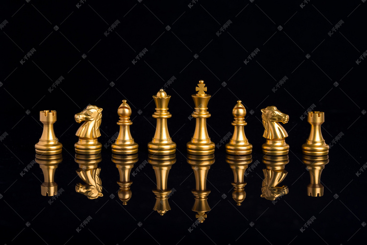 国际象棋金色棋子排列摄影图高清摄影大图-千库网
