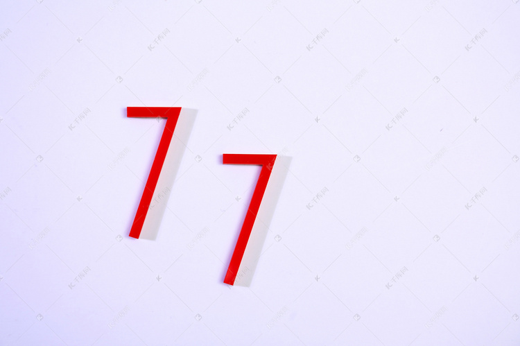 纯白背景上的情人节数字77高清摄影大图-千库网