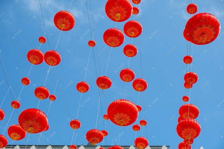 Chinese Red Lantern in sky for Celebrate Spring Festival高清摄影大图-千库网