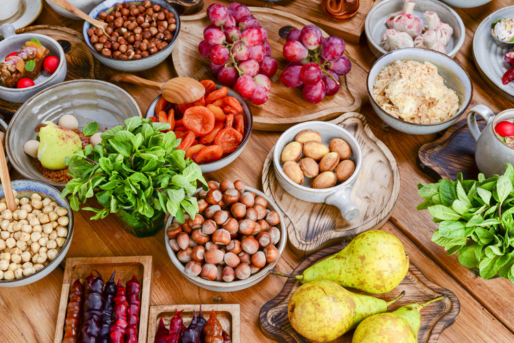 传统的格鲁吉亚甜食和甜点，配以榛子、核桃、葡萄汁、蜂蜜、巧克力。Baklava 、 nakhini 、 khinkali 、 matzoon ...