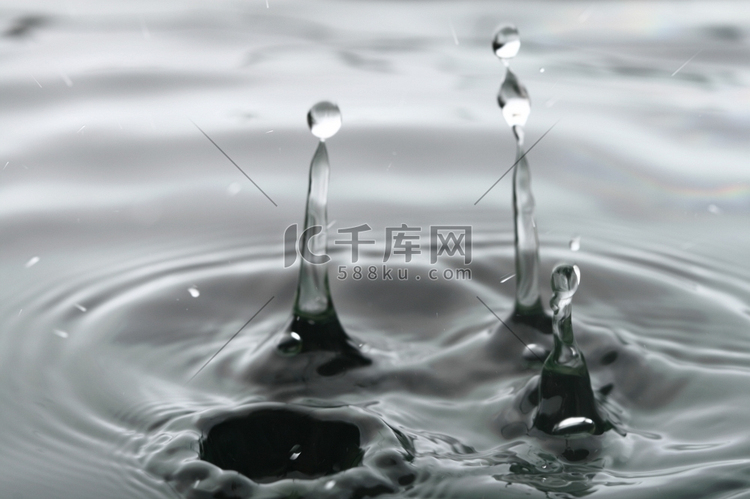 水湿速度溅射宏观特写高清摄影大图-千库网