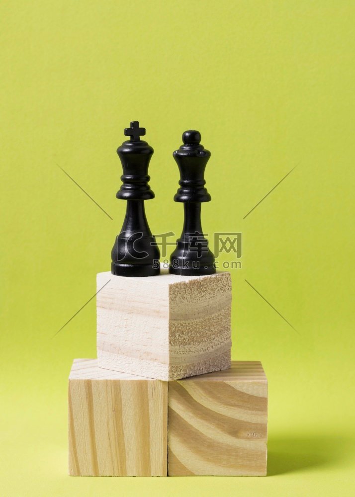 国王皇后棋子国际象棋木制立方体相同高度高清摄影大图-千库网
