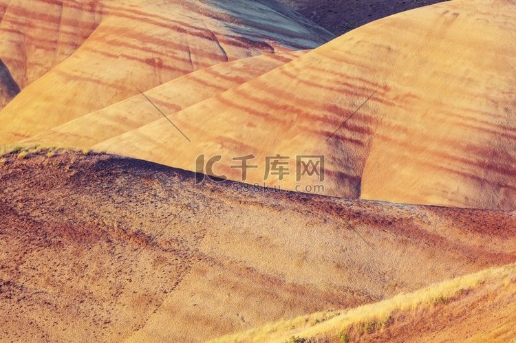 John Day 化石床国家纪念碑，美国俄勒冈州。沙漠麦田高清摄影大图-千库网