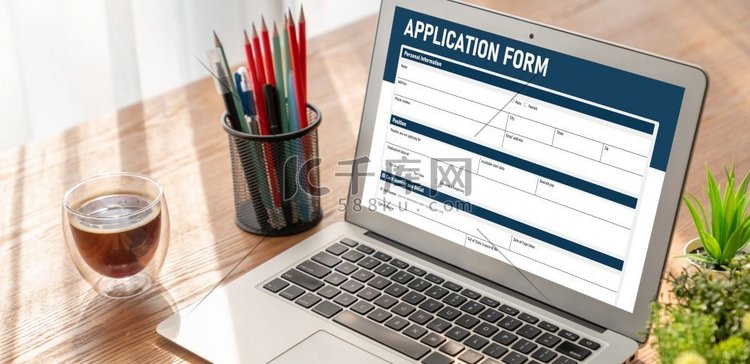在互联网网站上进行时尚注册的在线申请表。电脑水彩笔高清摄影大图-千库网