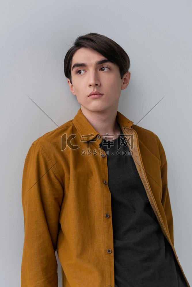 年轻男性穿着衬衫肖像 3美女男人高清摄影大图-千库网