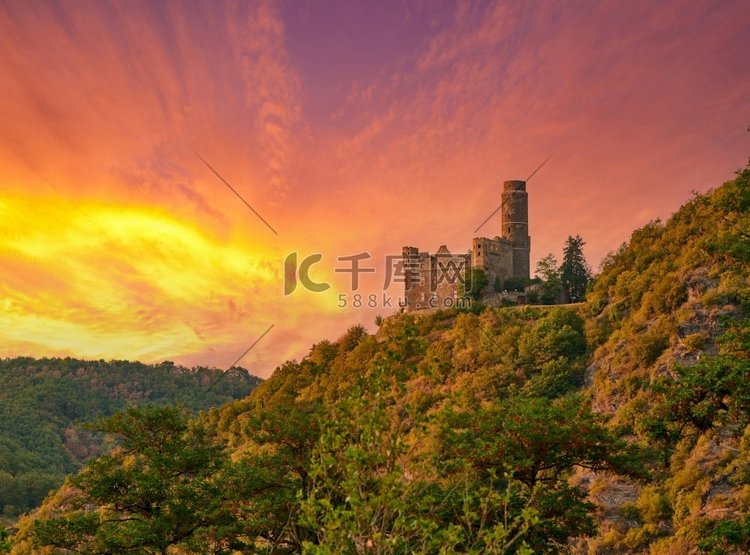 日落时分的毛斯城堡，莱茵河谷 (Rhine Gorge)，靠近德国圣戈尔斯豪森 (St. Goarshausen)。高清摄影大图-千库网