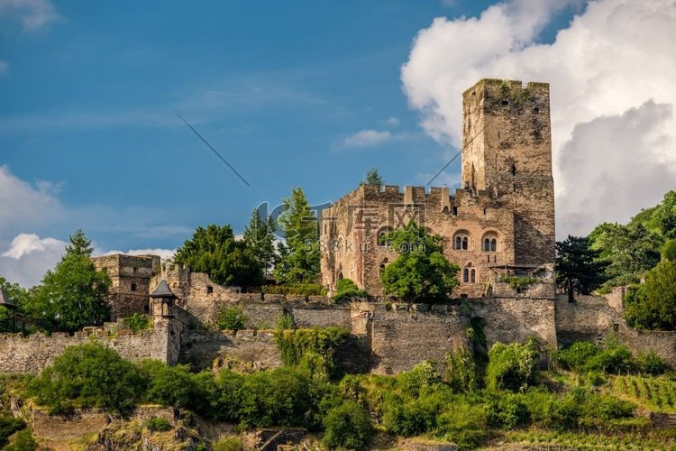 Gutenfels (Caub) 城堡和葡萄园位于德国考布附近的莱茵河谷 (Rhine Gorge)。高清摄影大图-千库网
