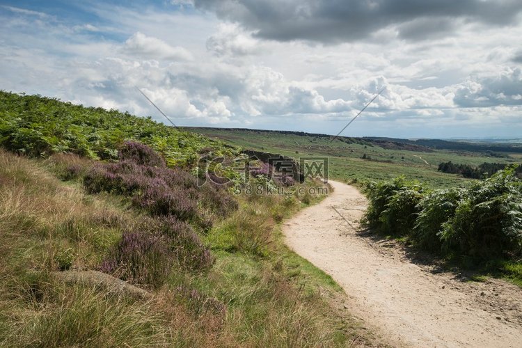 英格兰峰区夏季 Burbage 边缘和岩石的美丽景观图像风景树高清摄影大图-千库网