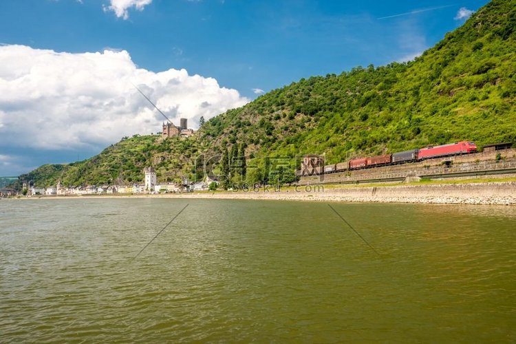 卡茨城堡位于德国圣戈尔斯豪森附近的莱茵河谷（Rhine Gorge）。高清摄影大图-千库网