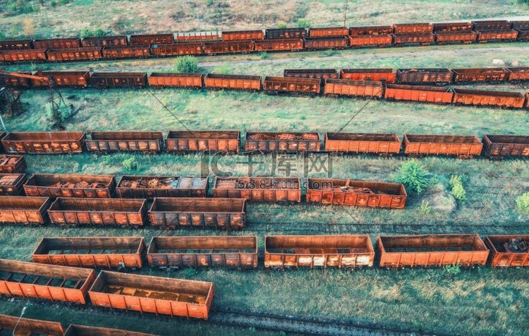 货运列车鸟瞰图。高清摄影大图-千库网