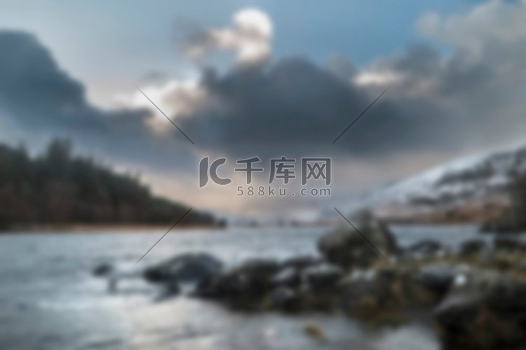 用于社交媒体的模糊景观 Wanderlust 鼓舞人心的报价背景图像高清摄影大图-千库网