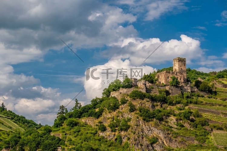 Gutenfels (Caub) 城堡和葡萄园位于德国考布附近的莱茵河谷 (Rhine Gorge)。高清摄影大图-千库网