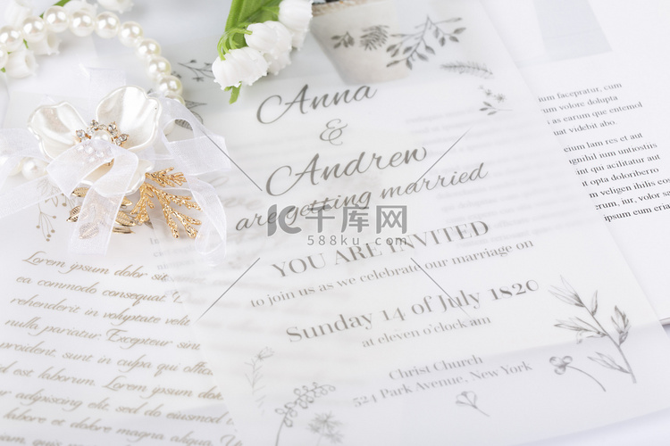 简约手腕花铃兰英文文艺欧式首饰手花珍珠伴娘字母清新高清摄影大图-千库网