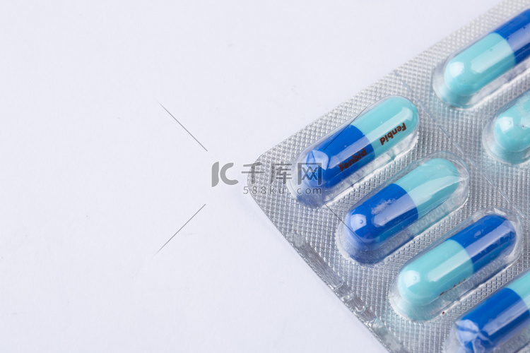 药物药丸胶囊药品止痛药感冒退烧药布洛芬吃药发烧新冠高清摄影大图-千库网