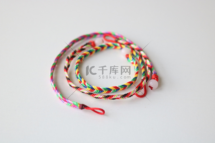 端午节五彩绳摄影图高清摄影大图-千库网