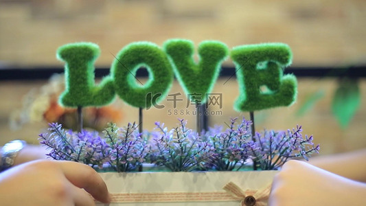 情侣翻转love摆件高清摄影大图-千库网
