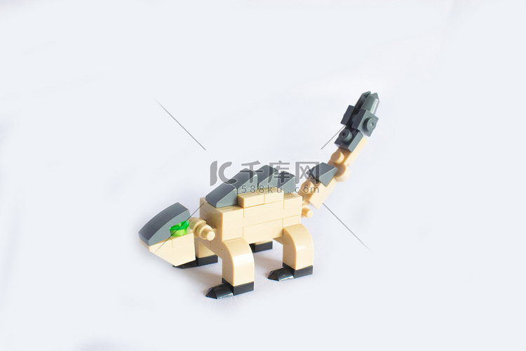 积木白天恐龙室内拼图摄影图配图高清摄影大图-千库网