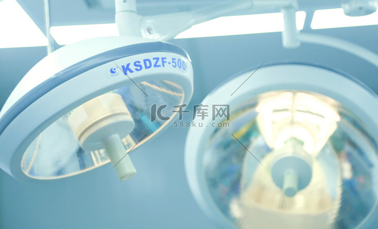 医院手术室无影灯高清摄影大图-千库网