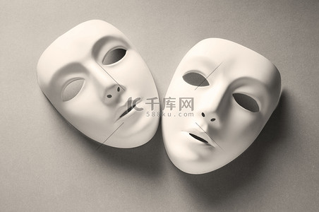 Theatre concept with the white plastic masks高清摄影大图-千库网