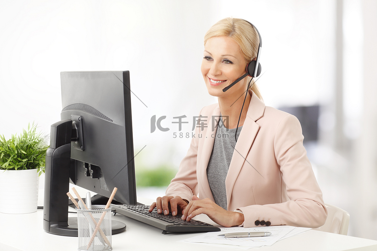business customer service woman smiling高清摄影大图-千库网