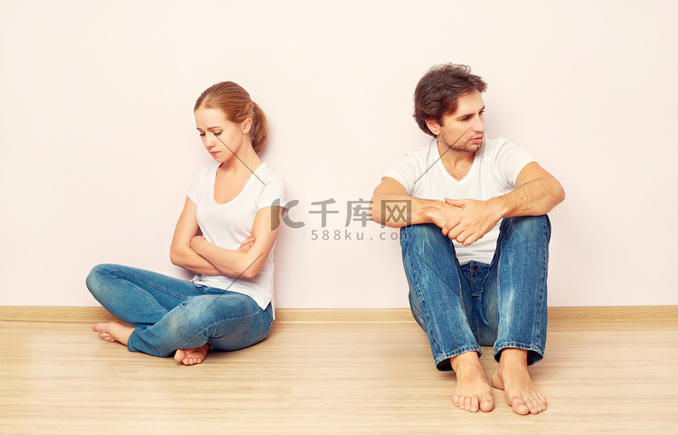 family crisis, conflict, strife, discord高清摄影大图-千库网