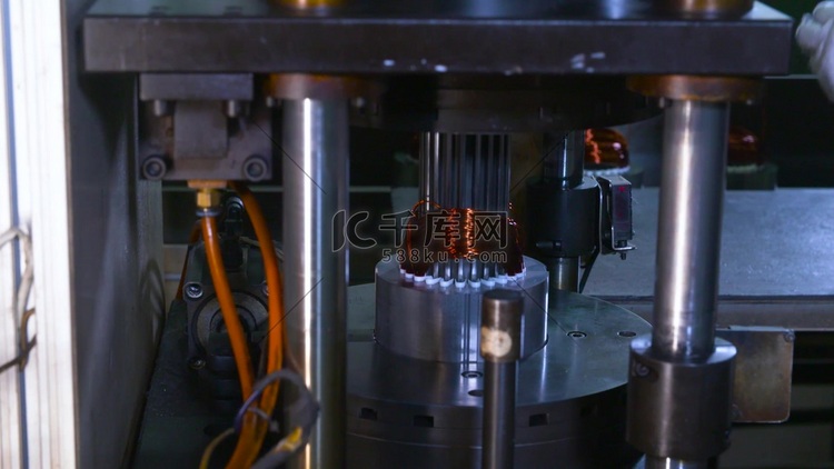 工业电机生产过程高清摄影大图-千库网