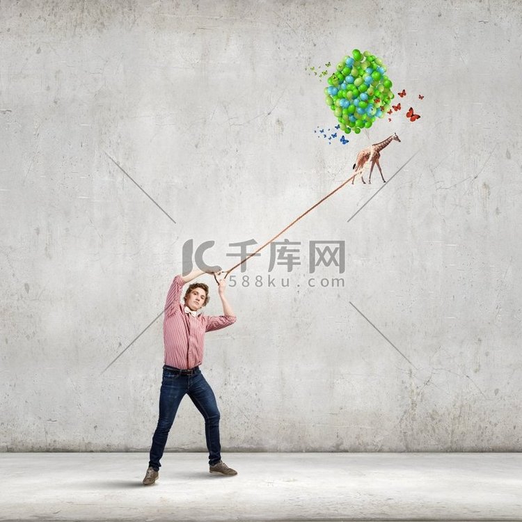 长颈鹿在领先。高清摄影大图-千库网