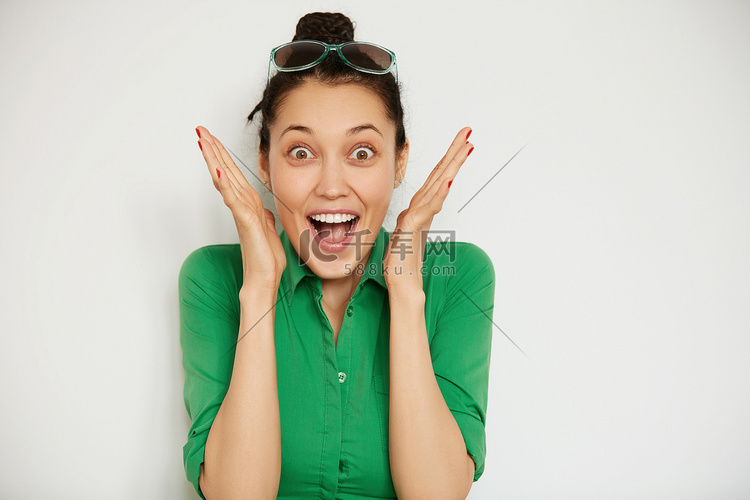woman with happy and excited face高清摄影大图-千库网