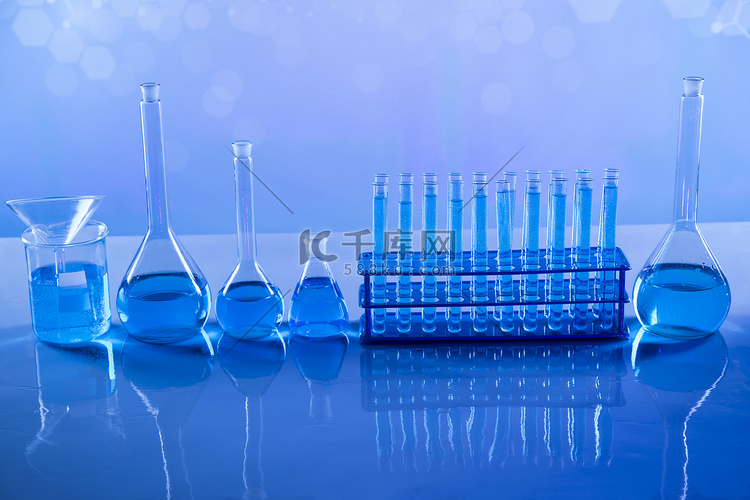 什锦的实验室玻璃器皿设备高清摄影大图-千库网