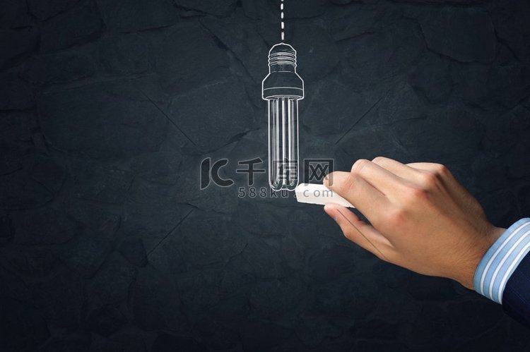 灯泡。用粉笔手绘灯泡特写高清摄影大图-千库网