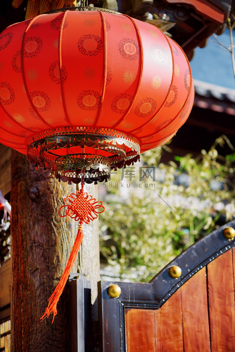 Traditional Chinese red lantern in the Old Town of Lijiang高清摄影大图-千库网