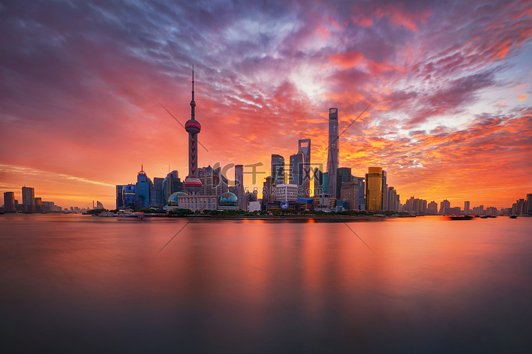 中国上海陆家嘴天际线和黄浦江的日出高清摄影大图-千库网
