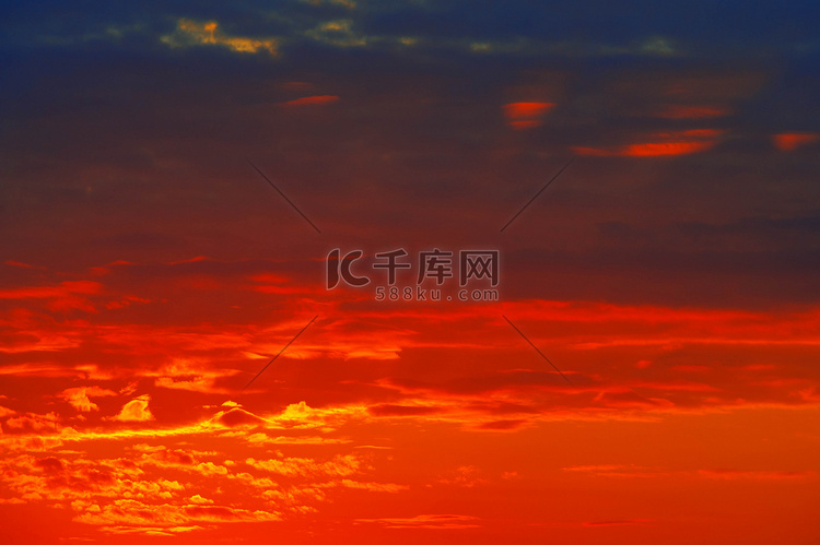 日出云。来自拉丁积云的库穆洛尼姆布石,高清摄影大图-千库网