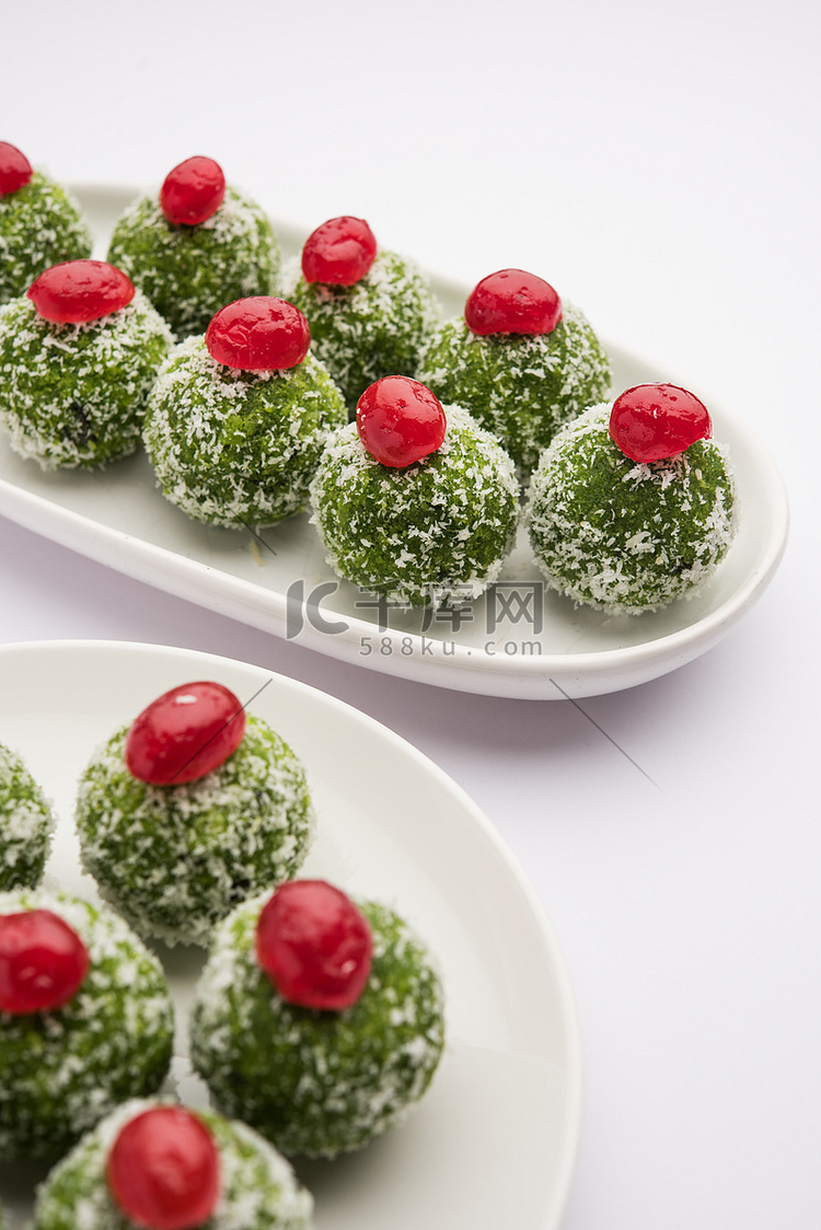 Paan Coconut Laddu或Ladoo - Betel Leaves与Nariyal和蔗糖混合制成带有潘风味的甜球高清摄影大图-千库网