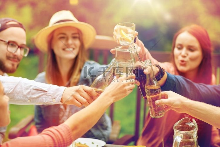 夏天，喝酒，祝酒，干杯高清摄影大图-千库网