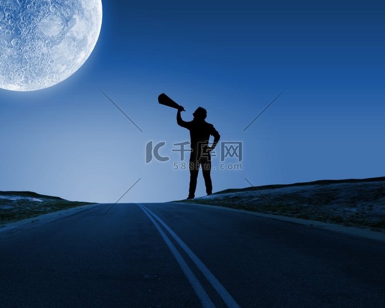 喇叭的人。高清摄影大图-千库网